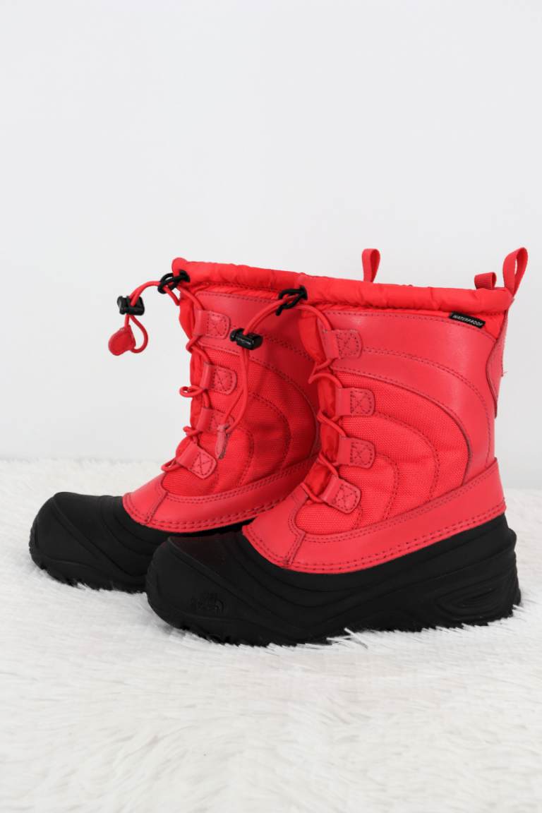 Red Snow Boots Outfits For Women - Rent A Coat