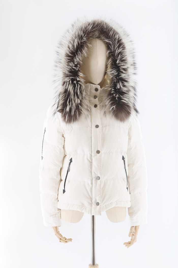 Uniqlo White Jacket With Fur Hood - Rent A Coat